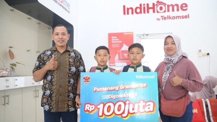 Warga Purwodadi Menang Undian dari Program Digosok Hepi Telkomsel ...