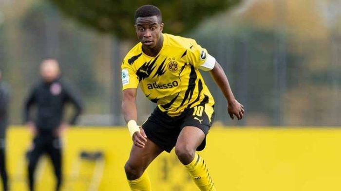 Profil Youssoufa Moukoko, Wonder Kid 17 Tahun Milik Timnas Jerman di ...