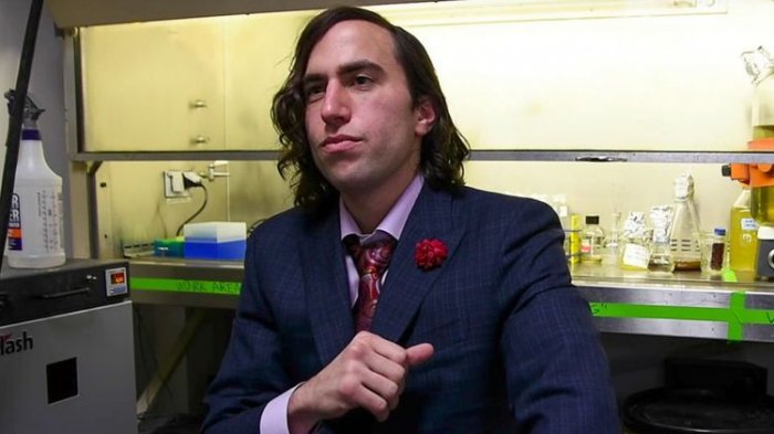 CEO Startup Biomedis Kontroversial yang Suntik Dirinya dengan Obat ...