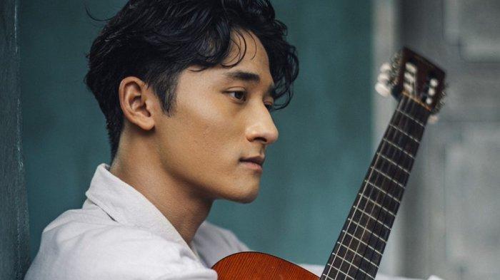 Lirik dan Terjemahan Lagu Hoping You’ll Be Mine - Abeliano ...