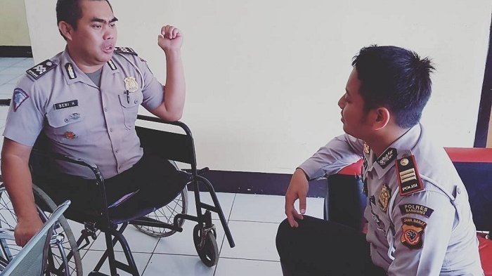 Kisah Aiptu Beni, Polisi Tanpa Kaki yang Menginspirasi Banyak Orang ... Kisah Aiptu Beni, Polisi Tanpa Kaki yang Menginspirasi Banyak Orang ...