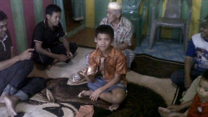 Terpopuler: Dari Pemuda Bertelur Hingga Pengakuan Pemilik Warung ...