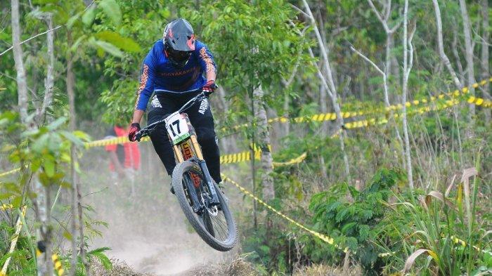 Atlet Balap Sepeda DI Yogyakarta Adakan Kompetisi Dengan Cara Latihan ...