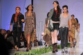 Gaya Androgini, Tampil Feminin dan Maskulin - Tribunjogja.com