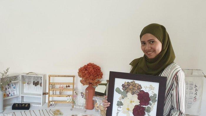 Manfaatkan Bunga Awetan, Pengusaha ini Sukses Pasarkan Produk Hingga ke ...