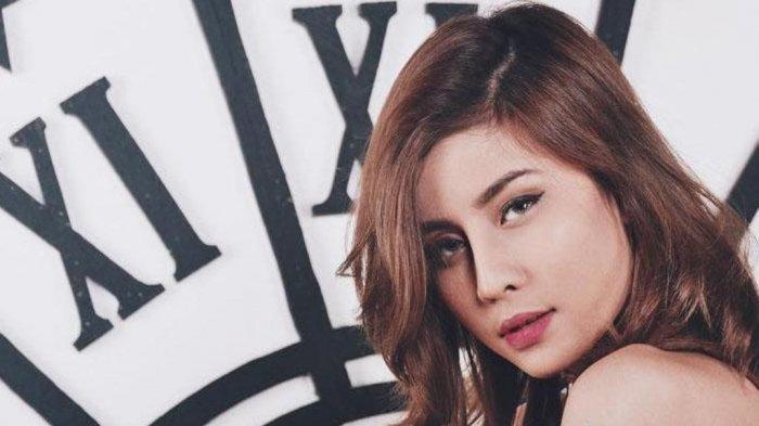 Sosok Karin Novilda (Awkarin), Viral karena Tangisi Laki-Laki, Kini ...