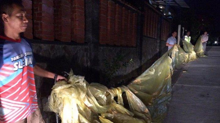 Balon Udara Nyangkut di Atap Rumah Warga Sleman - Tribunjogja.com