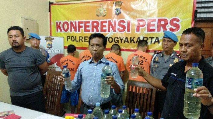 Tangkap Penjual Miras, Polresta Yogyakarta Sita 32 Botol Ciu ...