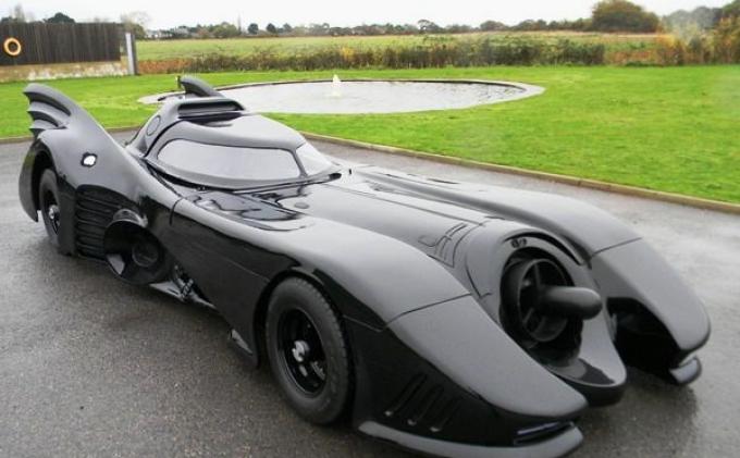 Mobil Batman Dilelang, Lengkap dengan Senjata Canggihnya - Tribunjogja.com