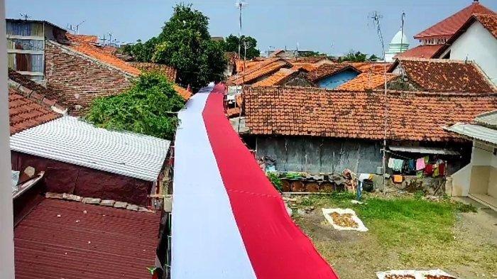 Viral Medsos, Desa di Tegal Hiasi Jalan dengan Bendera Merah Putih ...