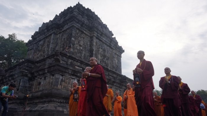 Rangkaian Hari Raya Waisak, Api Dharma Disemayamkan di Candi Mendut Magelang - Tribunjogja.com