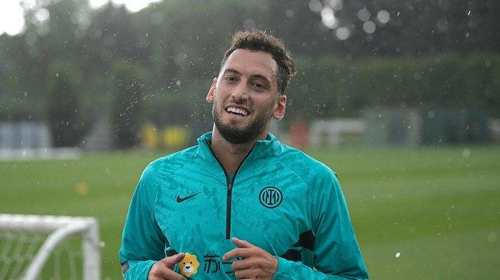 Dari AC Milan Pindah ke Inter Milan, Hakan: Hanya Pioli yang Ingin Aku ...