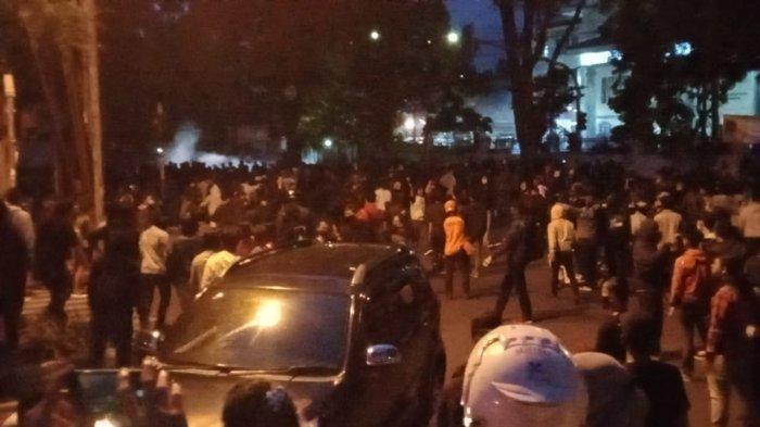 Fakta dan Kronologi Demo Tolak UU Cipta Kerja yang Berakhir Ricuh di Bandung dan Serang ...