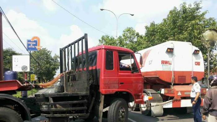 Truk Mogok di Jalan Solo Berhasil Diderek - Tribunjogja.com