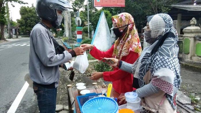 Es Buah dan Es Cincau Menjadi Menu Tajil Paling Diminati Pembeli di ...