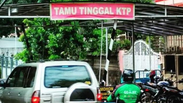 Foto Berisi Kalimat Ambigu Ini Bikin Netizen Gagal Fokus, 'Tamu Tinggal ...