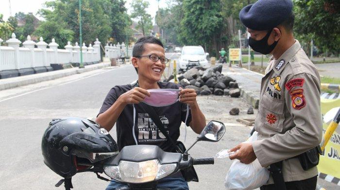 Galang Bantuan Pangan, Sat Brimob Polda DIY Operasikan Mobil Dapur ...