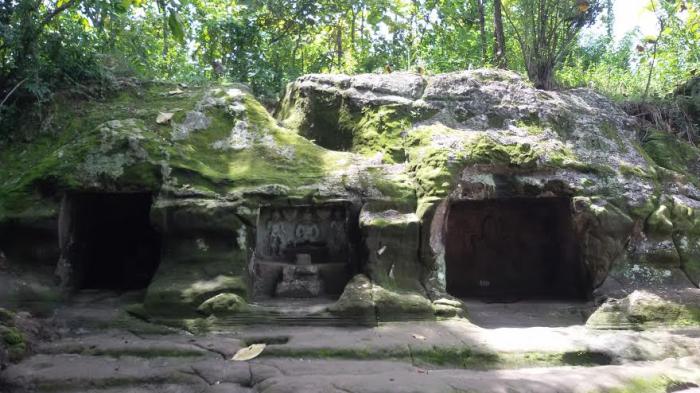 Goa Sentono Ramai Pengunjung di Malam Hari - Tribunjogja.com