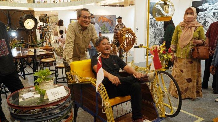 Bupati Abdul Halim Menikmati Pameran Craft Karya Pelaku Industri ...