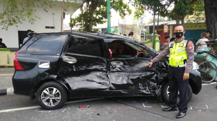 Hendak Padamkan Kebakaran, Mobil Damkar Pemkab Kulon Progo Tabrak Avanza dan Becak - Tribunjogja.com