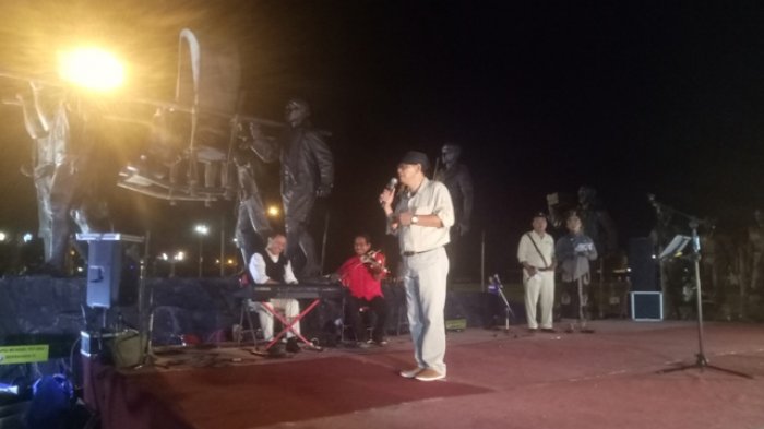 Aksi Teatrikal Malam Renungan Penghormatan Para Pahlawan Ri di Alun ...