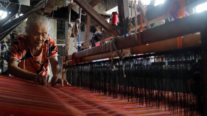 Sejarah Panjang Kerajinan Tenun Lurik Khas Pedan Klaten - Tribunjogja.com