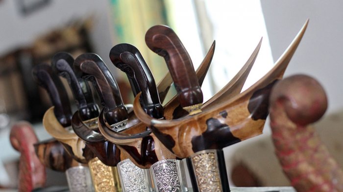 50 Nama-Nama Senjata dari Berbagai Suku yang ada di Indonesia ...