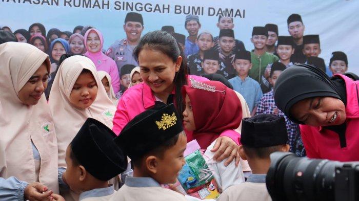 Ketua Umum Bhayangkari Juliati Sigit Prabowo Laksanakan Bakti Sosial di DIY - Tribunjogja.com