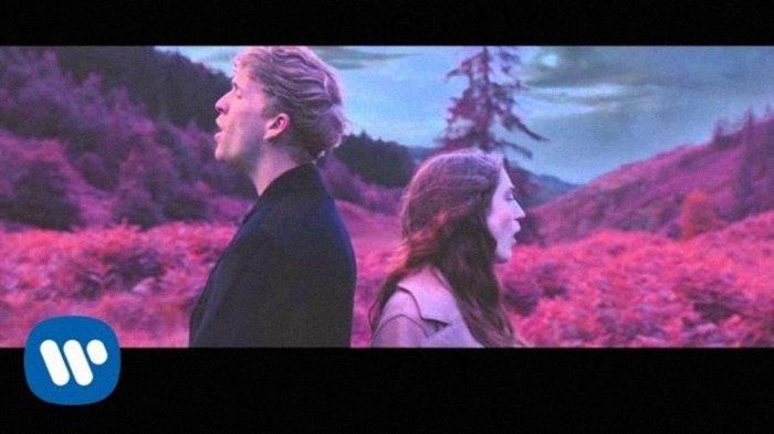 Lirik dan Arti Lagu Let It All Go Birdy X Rhodes yang Trending di ...