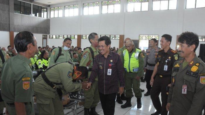 Bupati Afif Imbau Anggota Linmas Ikut Serta Pengamanan Nataru di ...