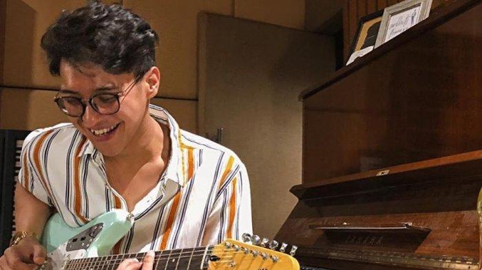 Lirik Lagu Bitterlove Ardhito Pramono, There is bitter in everyday But ...