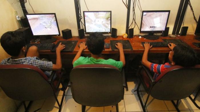 4 CONTOH TEKS Pidato Amanat Pembina Upacara Tema Tentang Bahaya Bermain ...