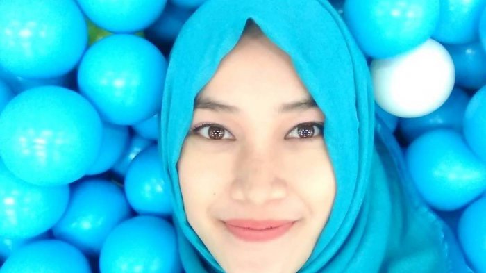 Si Cantik Ini Ungkap Resep Sederhana Miliki Mata Indah Bersinar ...