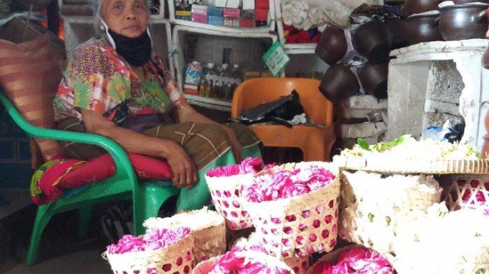 Pedagang Bunga Tabur di Pasar Beringharjo Yogyakarta Alami Penurunan ...