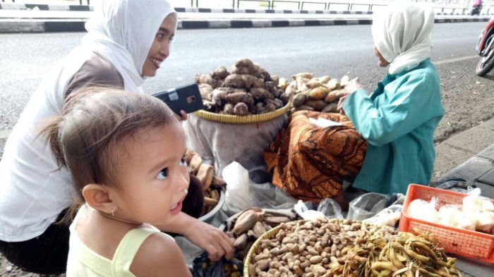 Kisah Inspiratif Mbah Telo, Selalu Mensyukuri Hasil Berdagang Polo ...