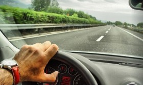 Ini Cara Mudah Mengenali Karakter Pria dari Gaya Menyetir - Tribunjogja.com