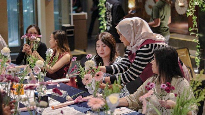 Merangkai Poespa Ajak Peserta Merangkai Bouquet Bunga - Tribunjogja.com