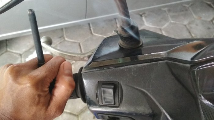 Bahaya! Merokok Sambil Berkendara Bisa Mencelakai Orang Lain ... Bahaya! Merokok Sambil Berkendara Bisa Mencelakai Orang Lain ...