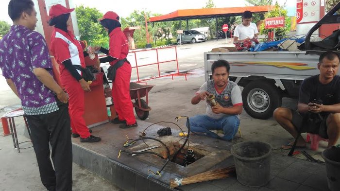 Mesin Pompa di SPBU Singosaren Ambruk setelah Tertarik Mobil ...