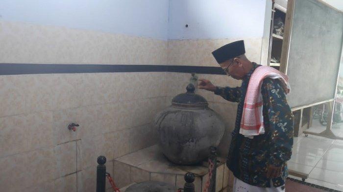 Padasan di Masjid Tiban Trucuk Klaten, Awalnya Tempat Berwudhu, Kini ...