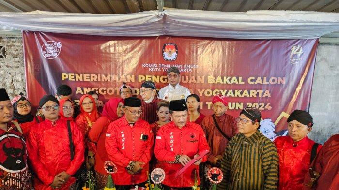 Potong 3 Tumpeng, PDIP Jogja Targetkan Menang Pileg, Pilpres dan ...