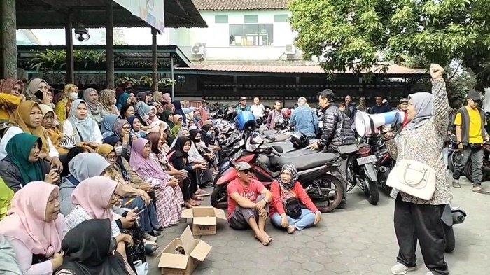 Pedagang Teras Malioboro Gerudug Kantor Disbud Kota Yogyakarta, Tuntut ...