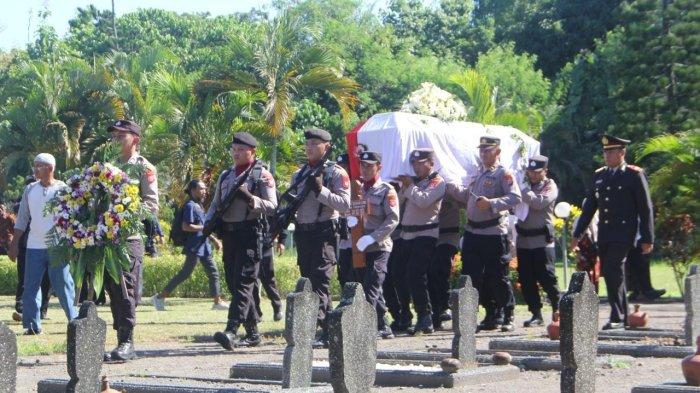 Bupati Bantul Periode 2016-2021 Suharsono Dikebumikan di Taman Makam ...