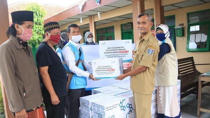 PLN UP3 Yogyakarta Bagikan 750 Paket Sembako Kepada Kaum Dhuafa dan Warga Terdampak Pandemi ...
