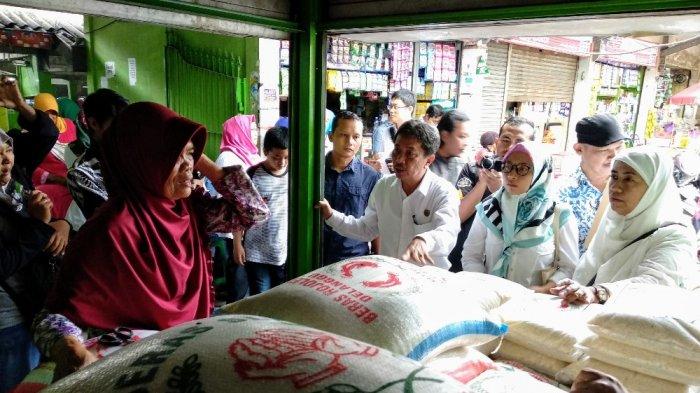 Pemda DIY dan Pemkab Sleman Pantau Harga Sembako di Pasar Pakem ...
