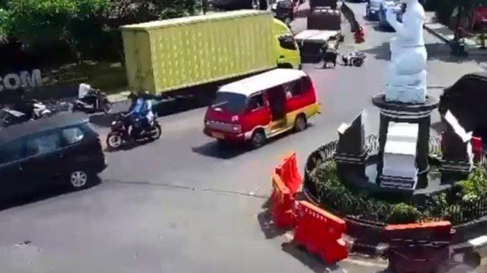 5 Fakta Pemotor di Purwakarta Terlindas Truk saat Dihentikan Polisi, Korban Alami Luka Dalam ...