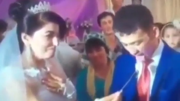 Niatnya Goda Suami Di Pesta Pernikahan Respon Suami Malah Bikin Syok