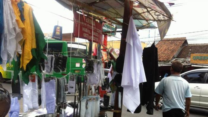 Pedagang Atribut Ospek Selalu di Cari Mahasiswa Baru di Jogja ...