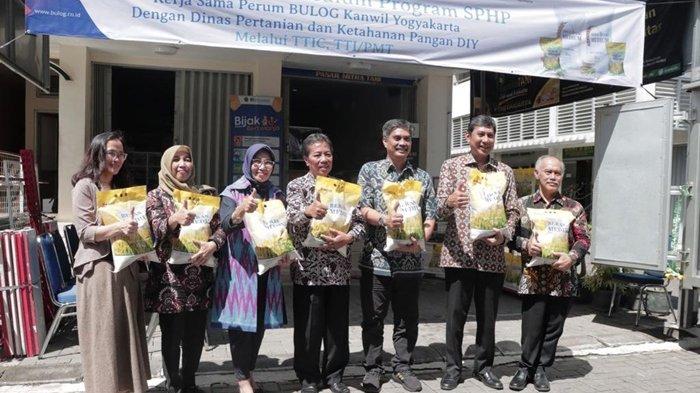 BULOG Kanwil Yogyakarta dan Pemda DIY Salurkan 72 Ton Beras Program SPHP - Tribunjogja.com