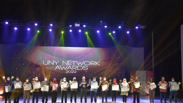 Perkuat Sinergi Pentaheliks, UNY Berikan Penghargaan ke Sejumlah ...